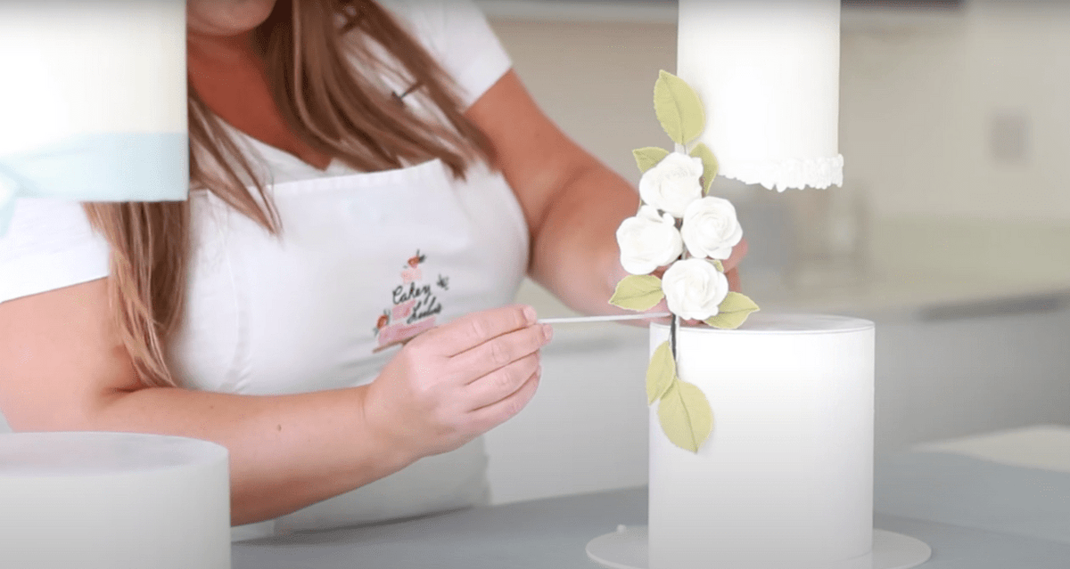 How to Create a Floating Tier Cake | PropTV Guide – Prop Options