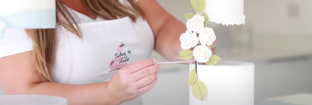 How to Create a Floating Tier Cake | PropTV Guide – Prop Options